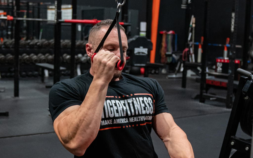 One Arm Pulldown Exercise Instructions and Tips | A How-To Guide ...